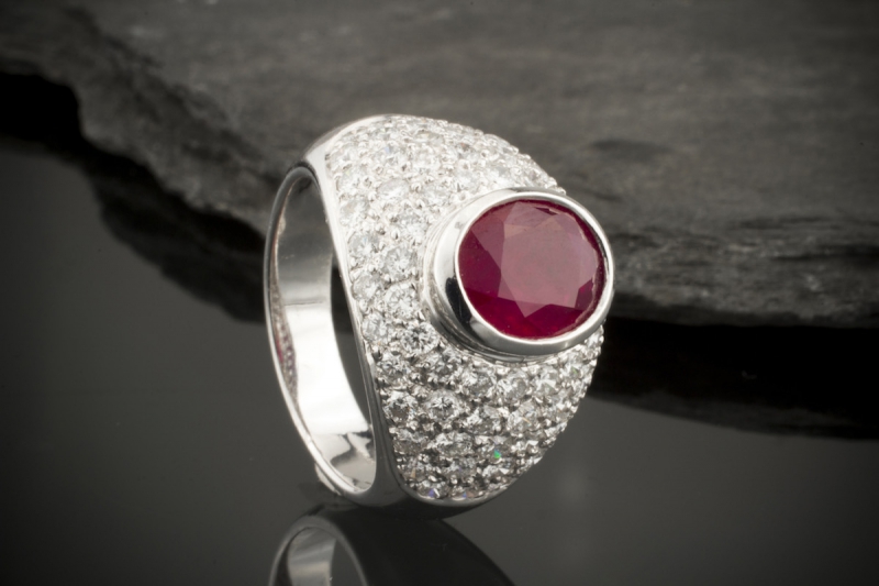 Ring mit 1 Ct. Rubin & 2 Ct. Brillanten in 900er Platin Traumring