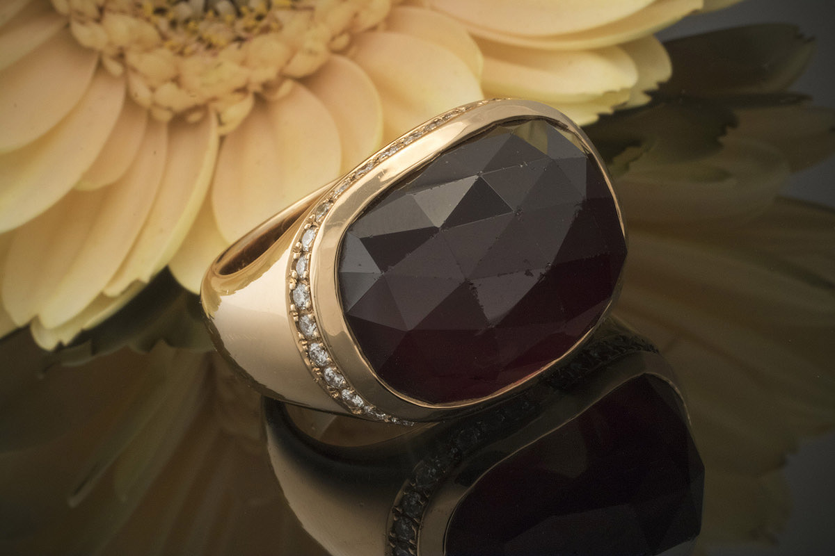 Massiver Rotgold Ring Granat facettiert Brillanten Rotgold