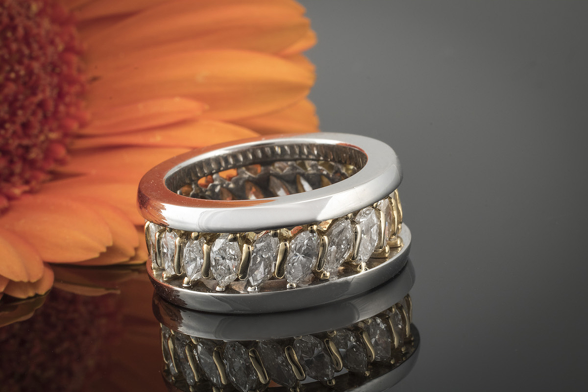 Memoire Ring mit Navette Diamanten Bicolor Weißgold