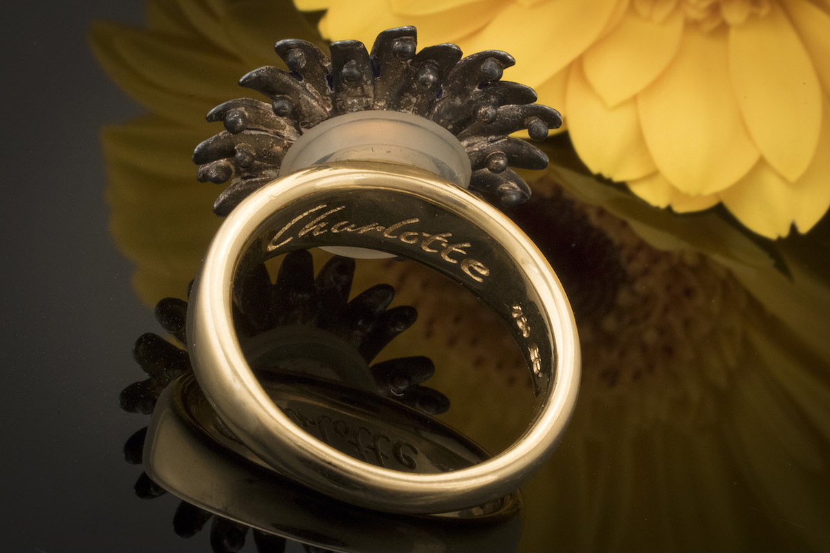 Charlotte Ring Blütezeit mit blauem Stein Gold